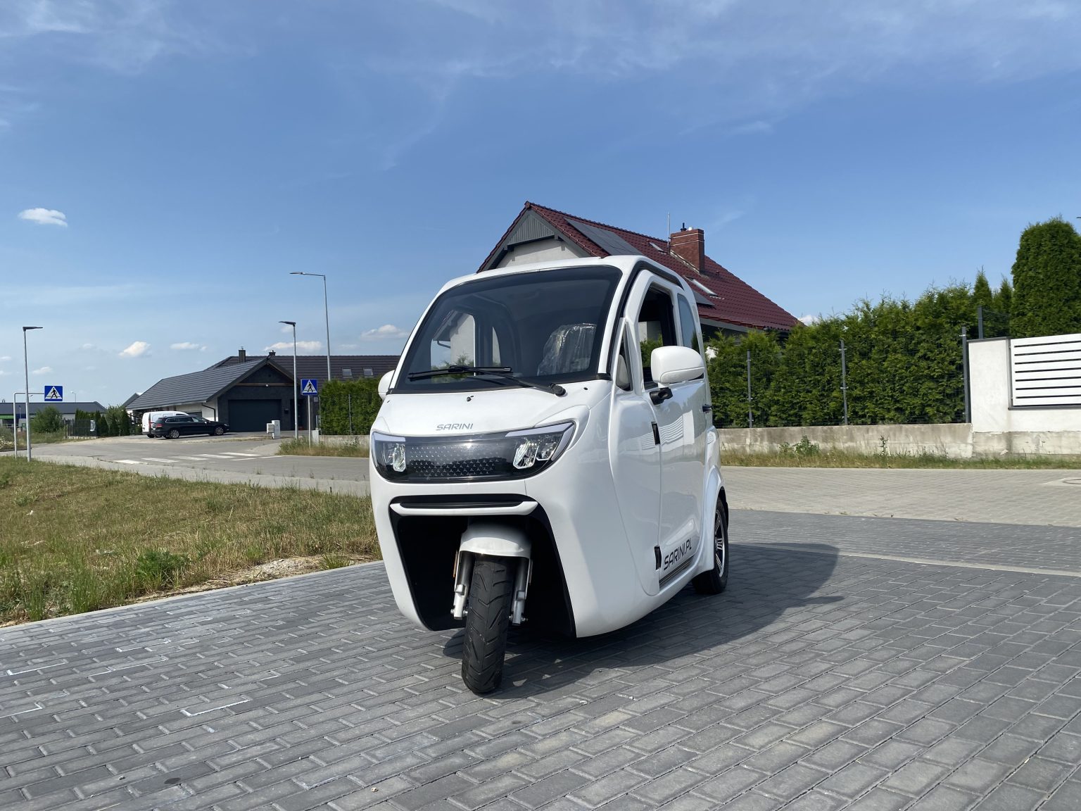 SKUTERY 3-KOŁOWE ELEKTRYCZNE SARINI (L2E) - Salon 2 kółka